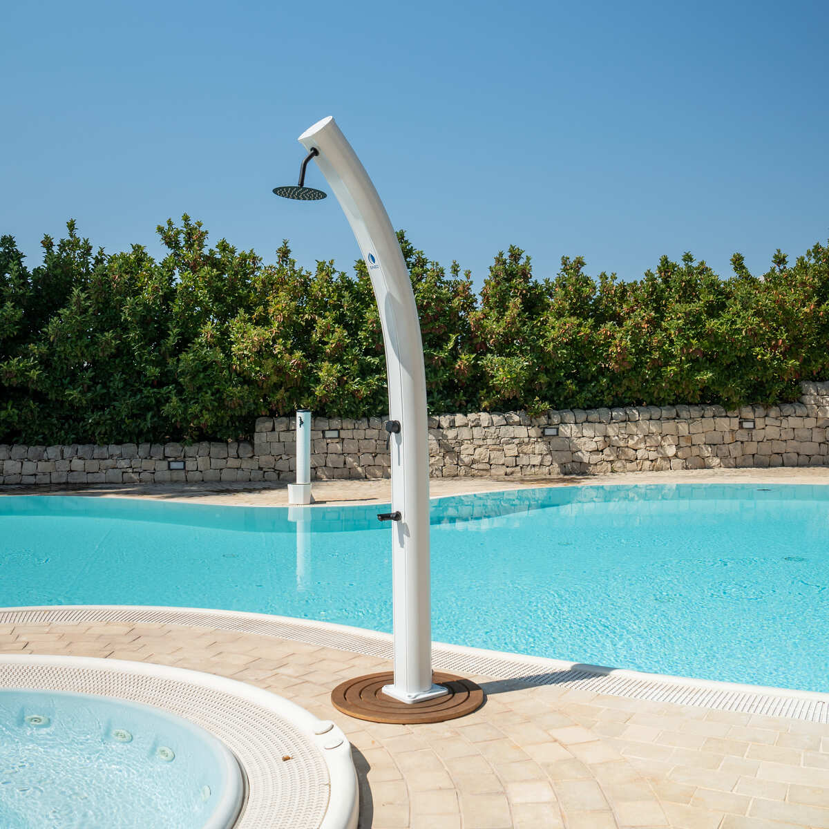 Duchas solares de polietileno 25 litros – SINED